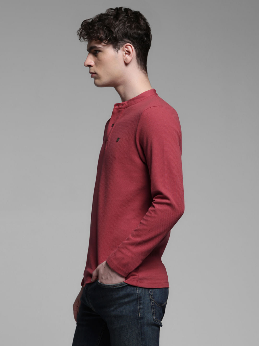 RED HENLEY T-SHIRT